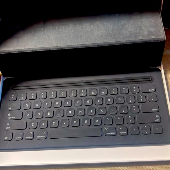 Apple | Other | New Apple Ipod Pro Smart Keyboard 29 In Mjyr2lla Model ...